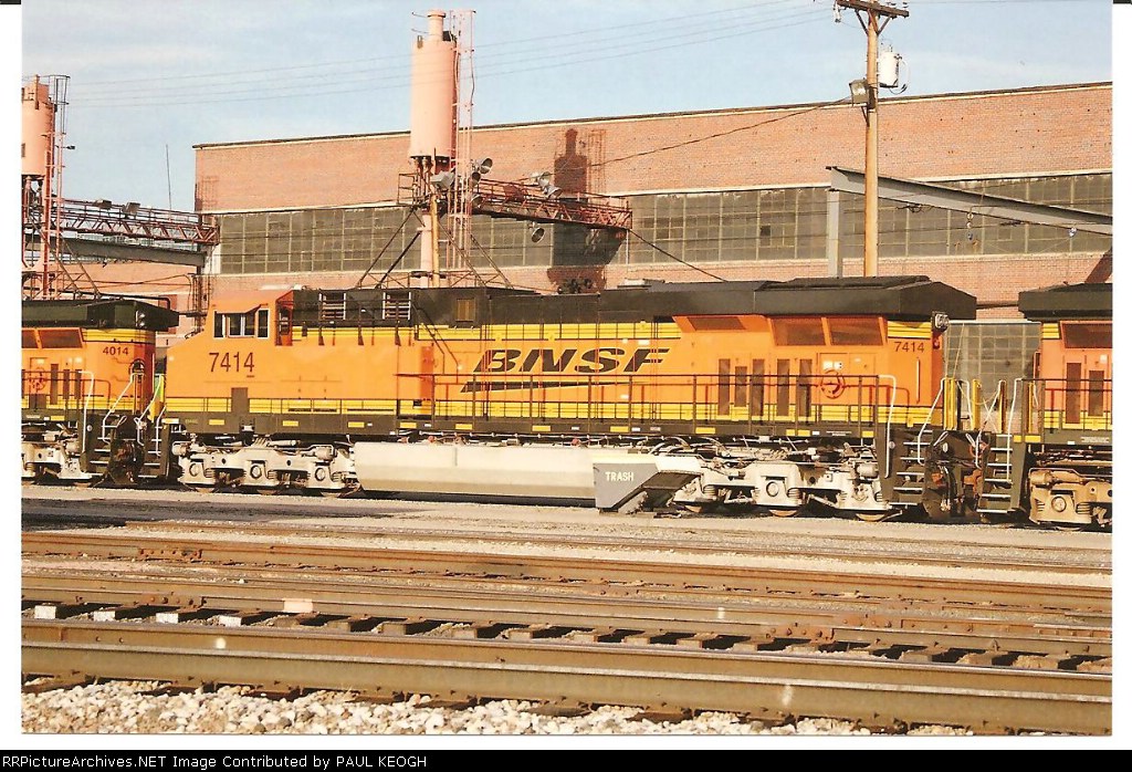 BNSF 7414 at BNSF Fuel pits.